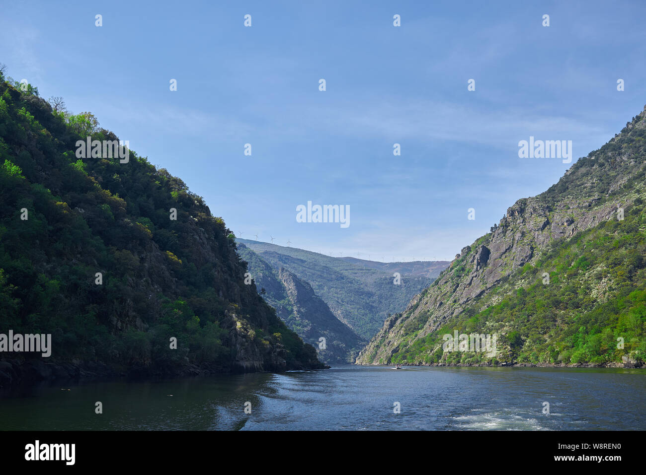 View of the Sil canions from the river Stock Photo - Alamy