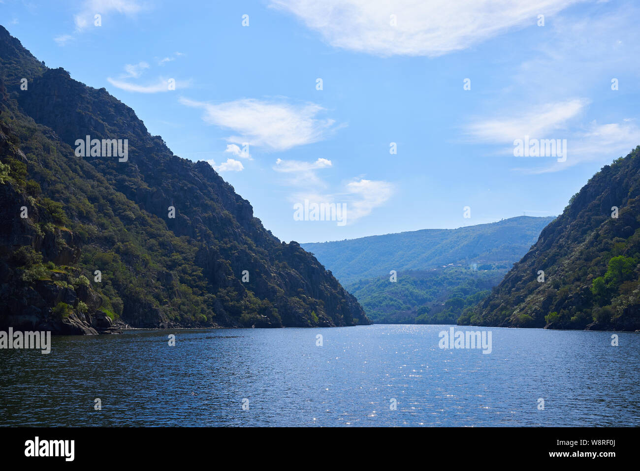 View of the Sil canions from the river Stock Photo - Alamy