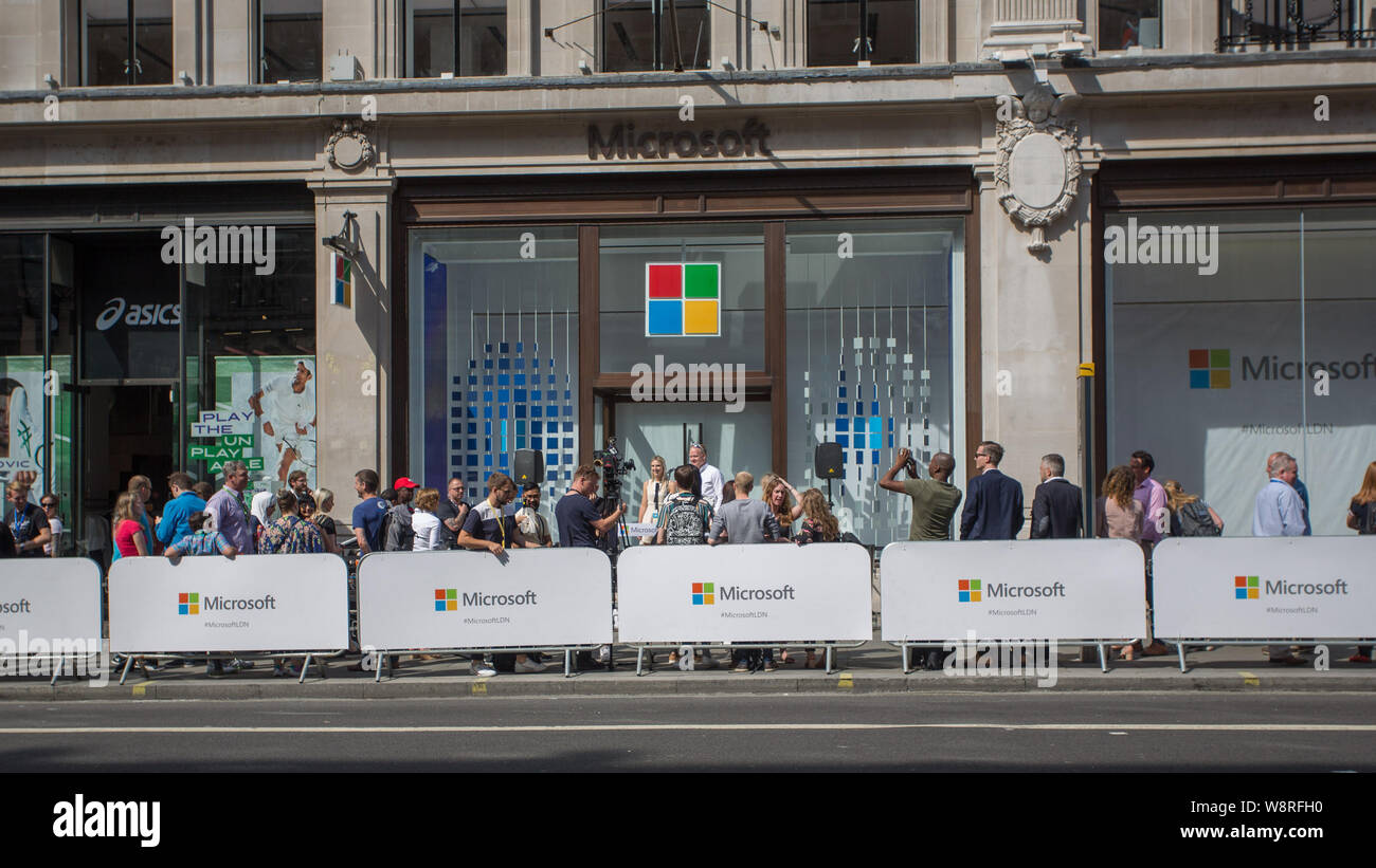 Microsoft open their new flagship retail store in Oxford Circus, London ...