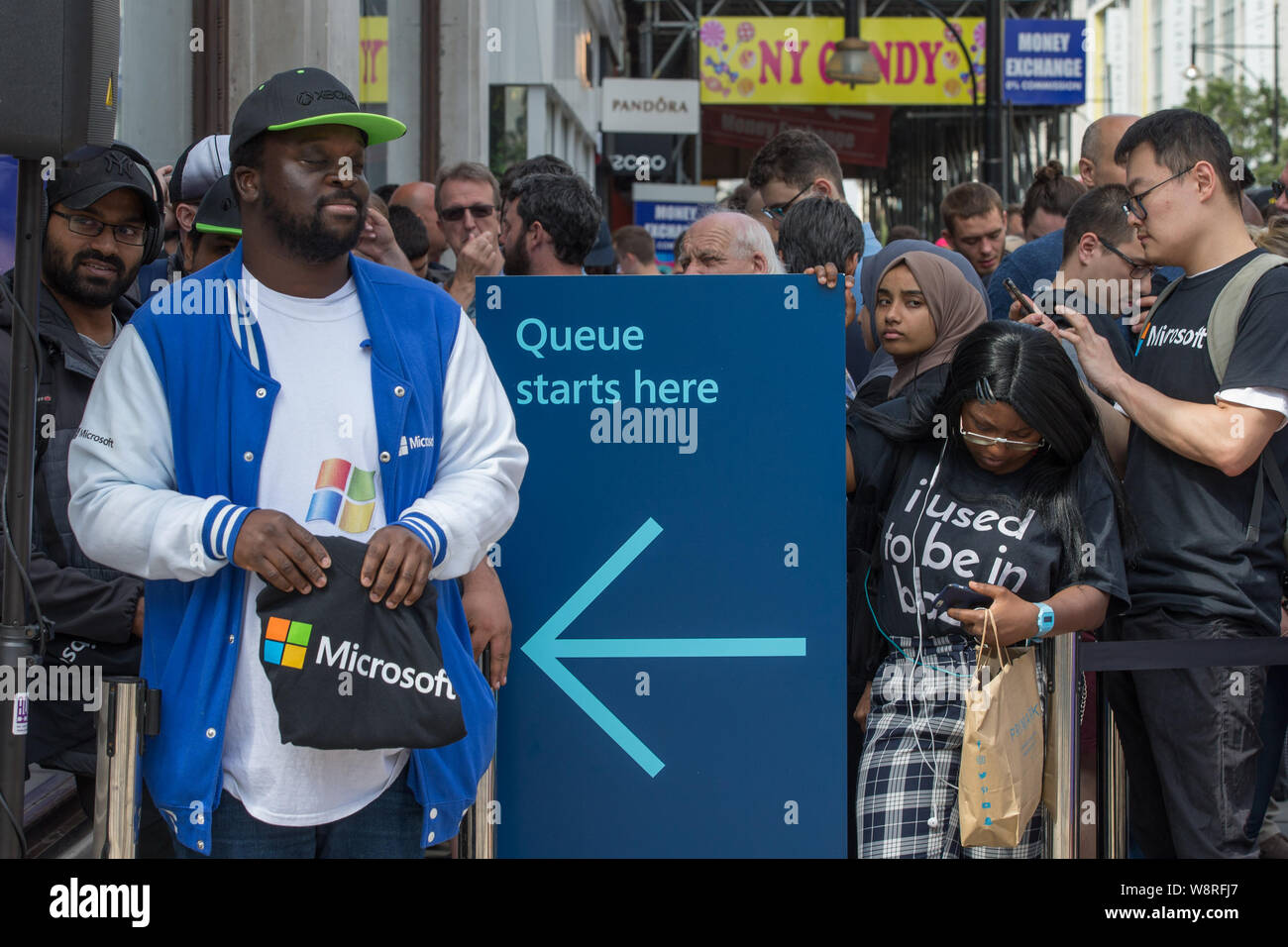 Microsoft open their new flagship retail store in Oxford Circus, London ...