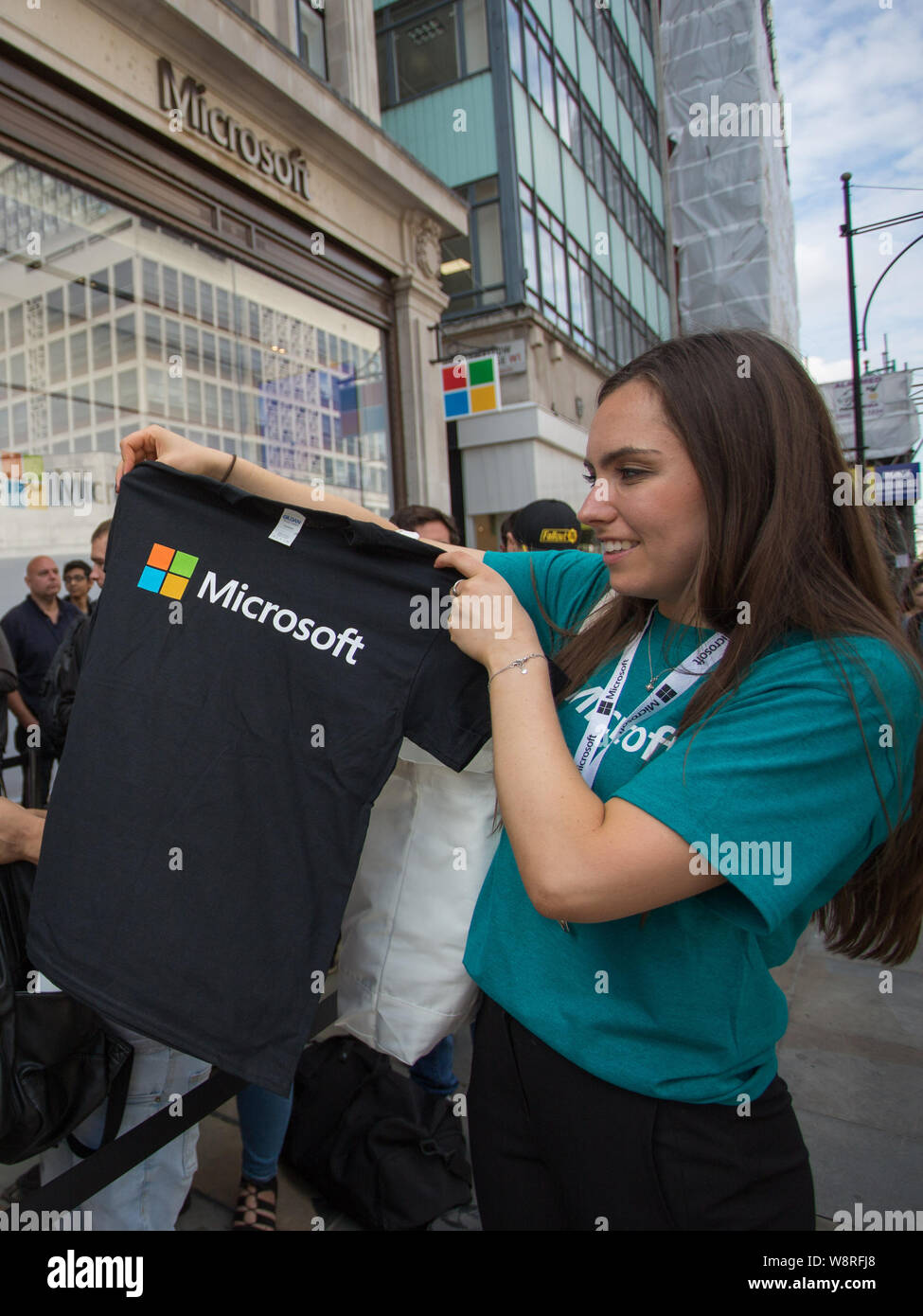 Microsoft open their new flagship retail store in Oxford Circus, London ...