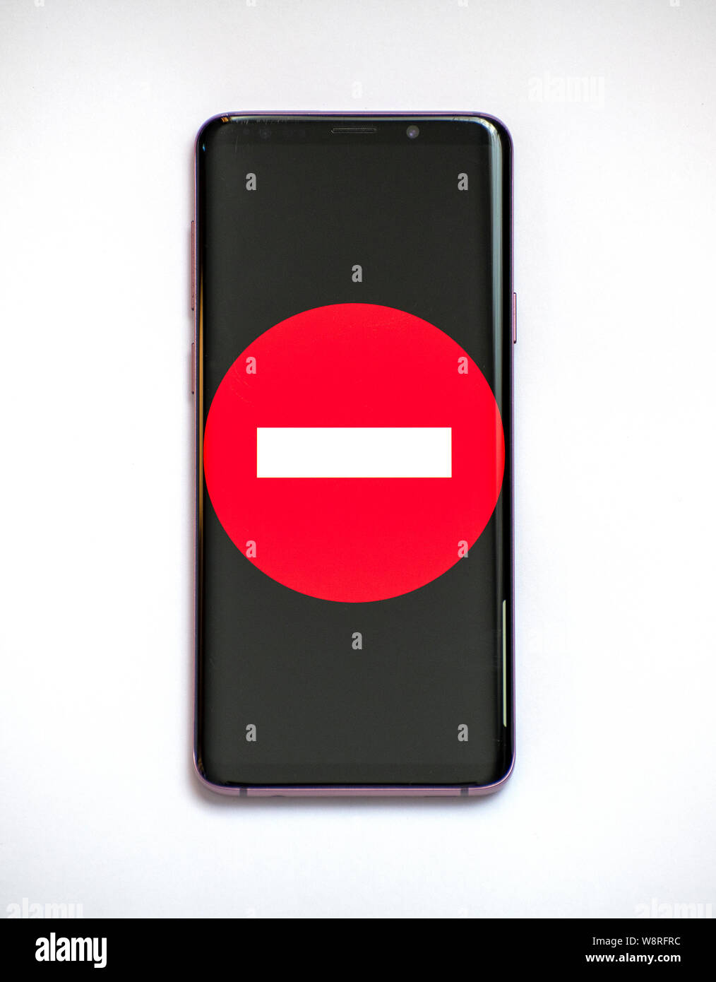 Traffic sign - no entry - on a smartphone screen Stock Photo - Alamy