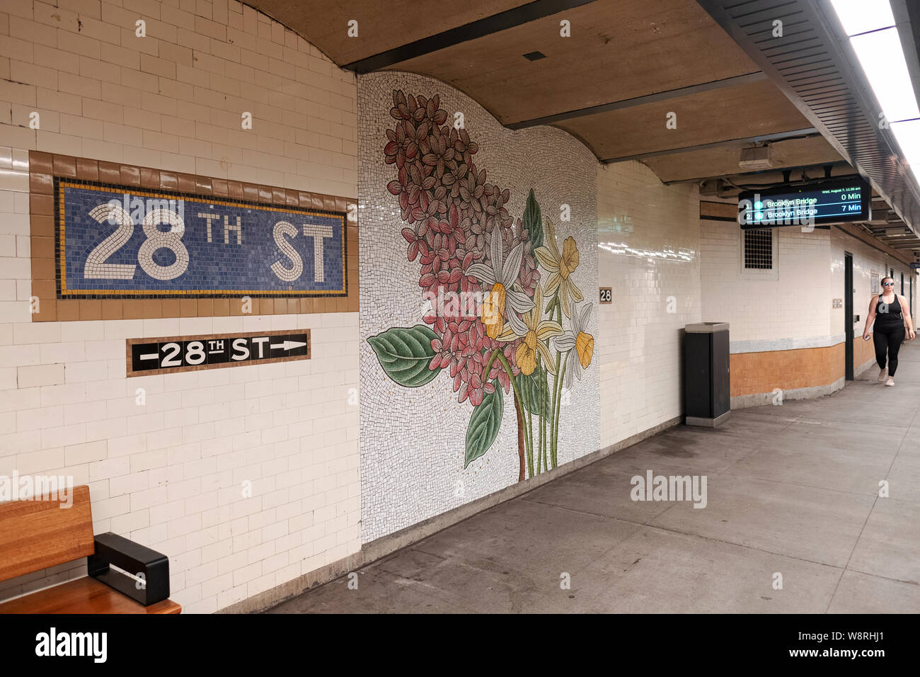 28th street subway station hi-res stock photography and images - Alamy