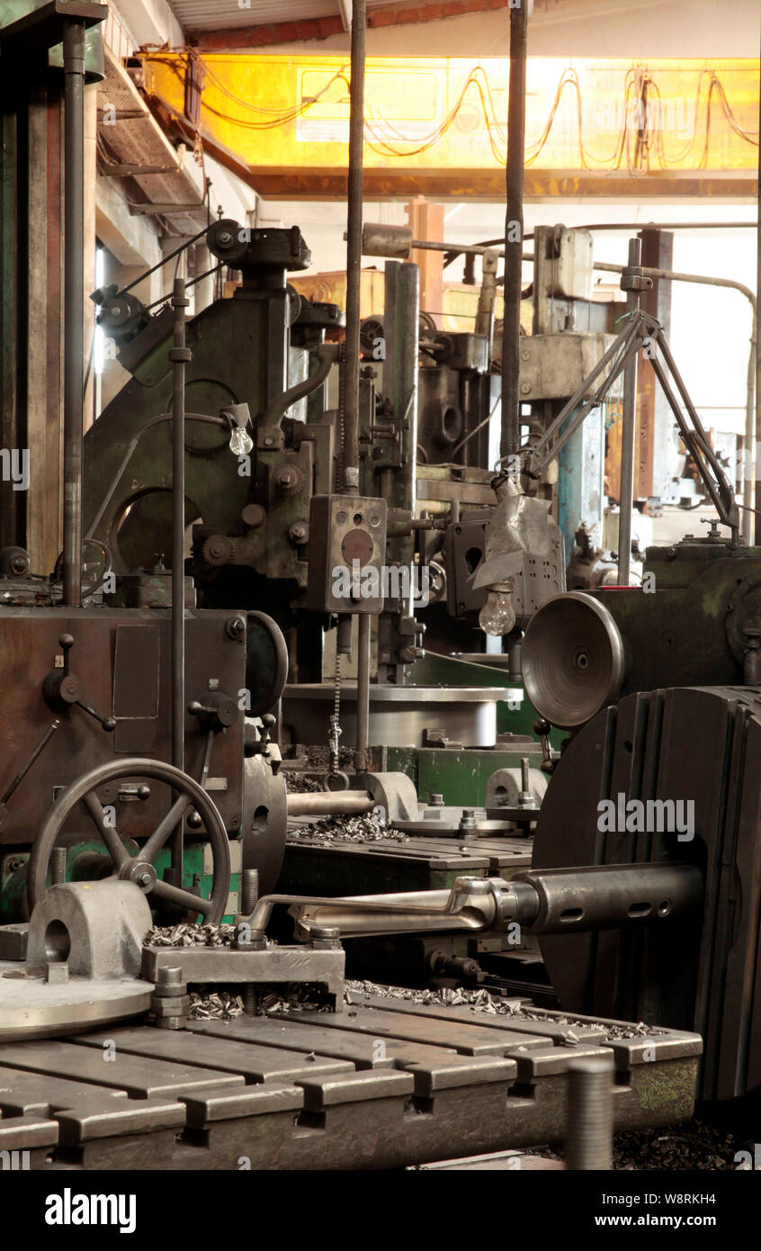 Mechanical industry old machinery lathe Stock Photo - Alamy