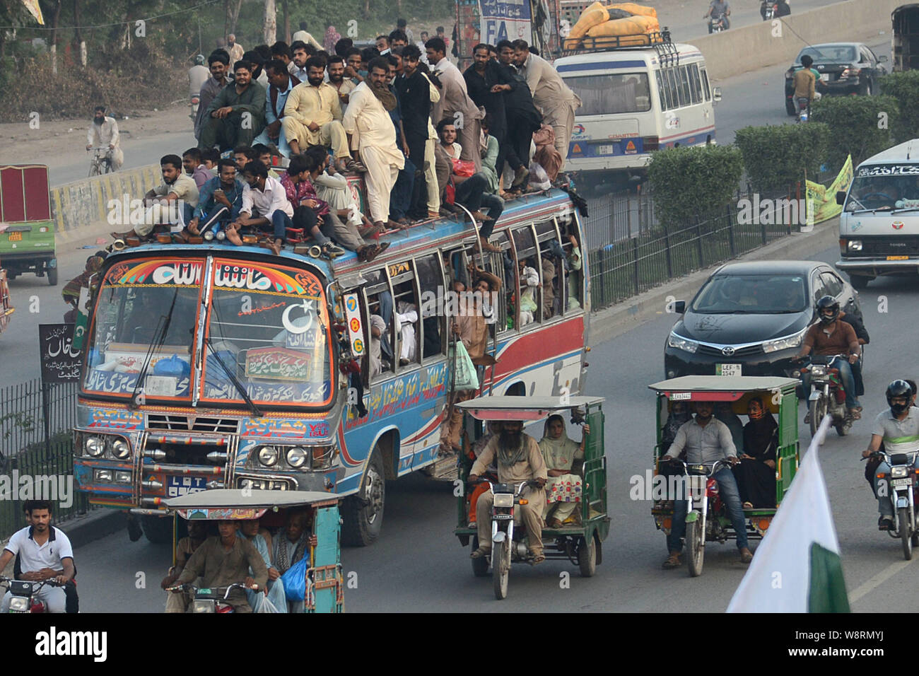Pakistanis passengers climb on the bus roof top just to catch a ride in ...