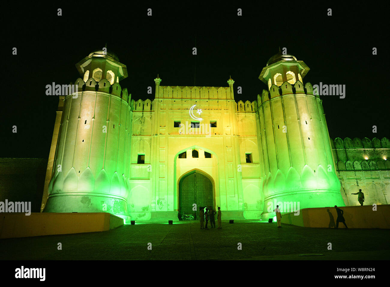 Lahore, Pakistan. 10th Aug, 2019. An attractive illuminated mesmerizing ...