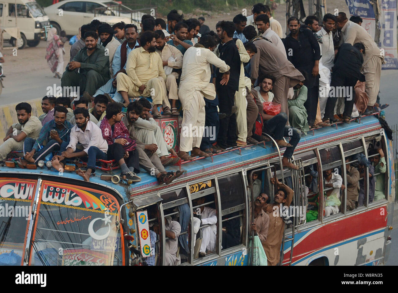 Pakistanis passengers climb on the bus roof top just to catch a ride in ...