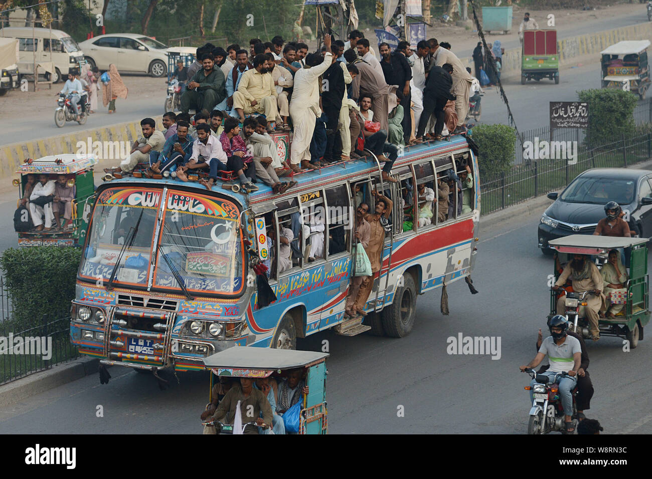 Pakistanis passengers climb on the bus roof top just to catch a ride in ...