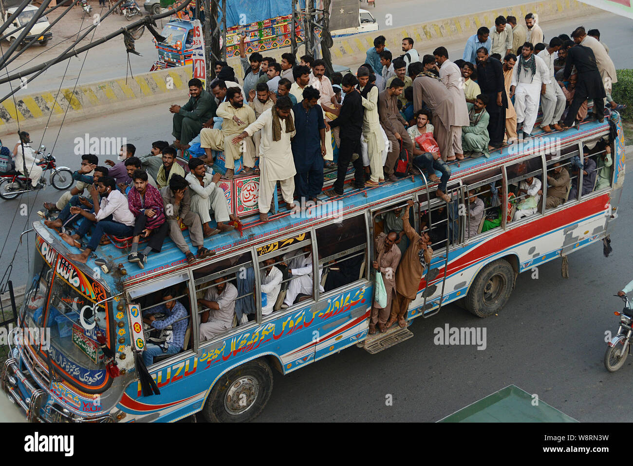 Pakistanis passengers climb on the bus roof top just to catch a ride in ...
