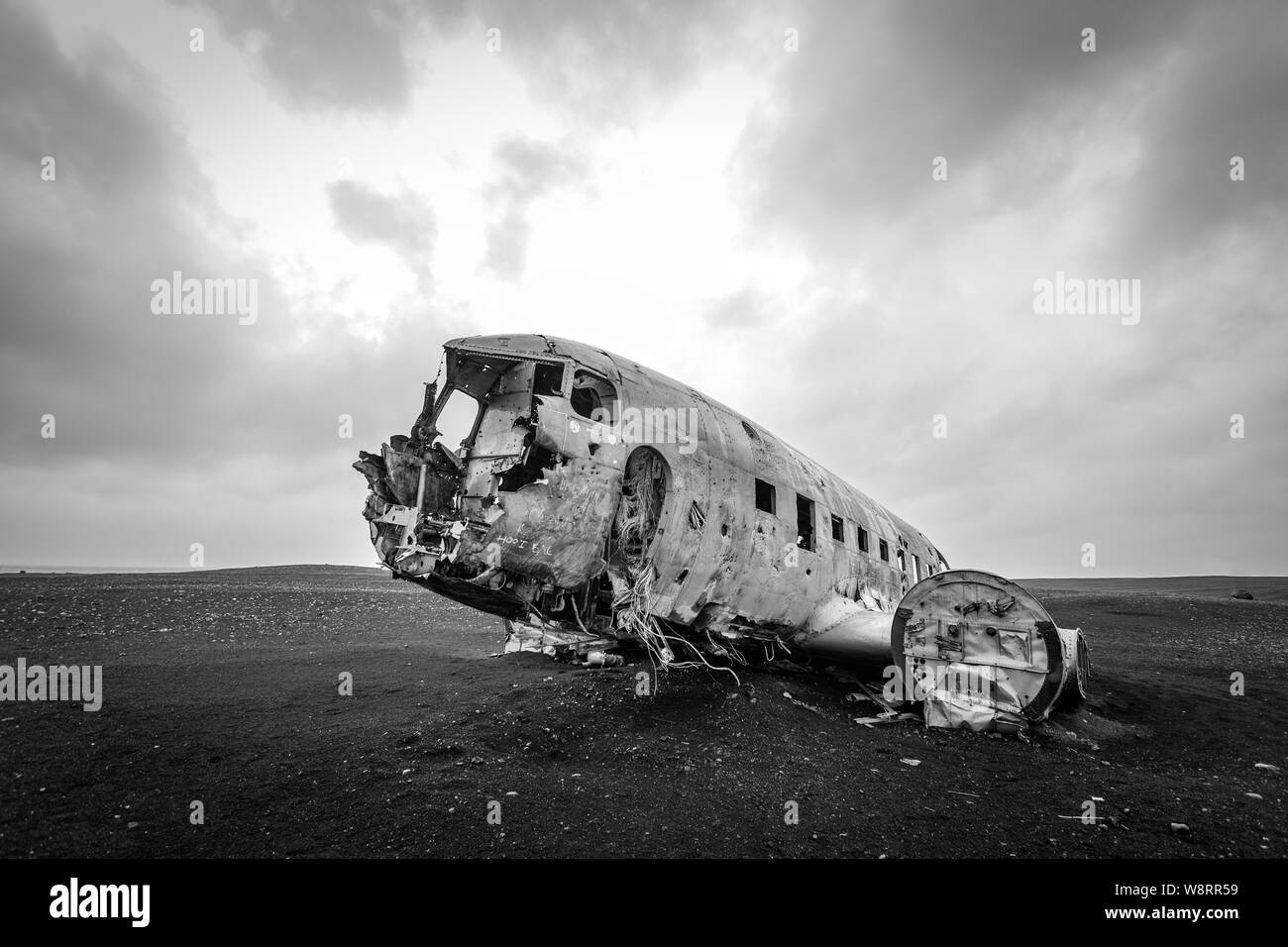 Abandoned plane wreck in a black sand beach in Iceland Stock Photo - Alamy