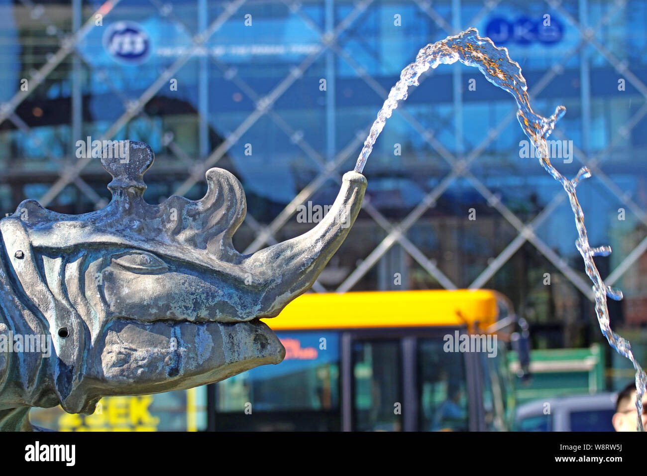 Dragon Head Water Fountain Statue High Resolution Stock Photography and ...
