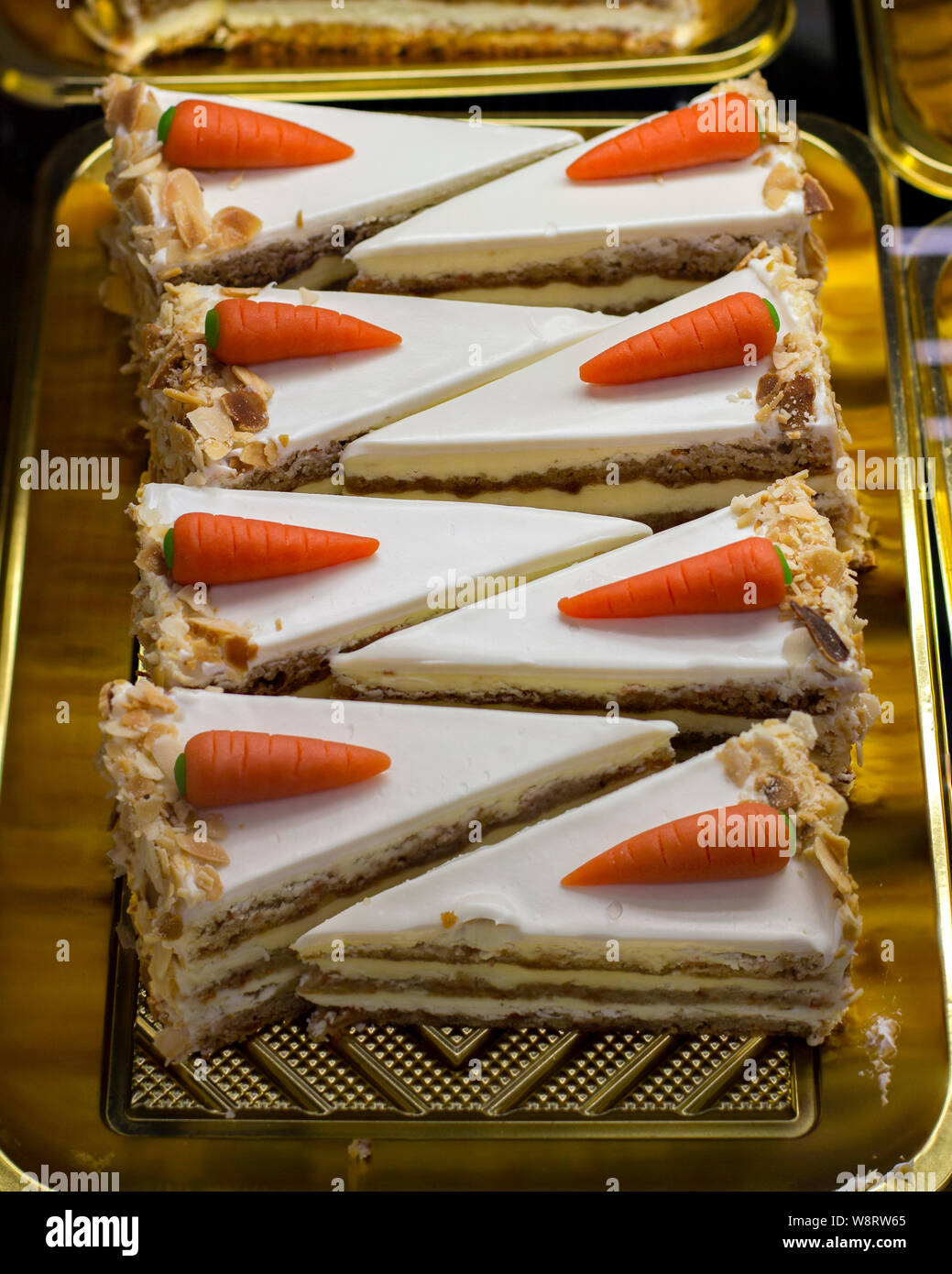 Triangular pieces of cake hi-res stock photography and images - Alamy