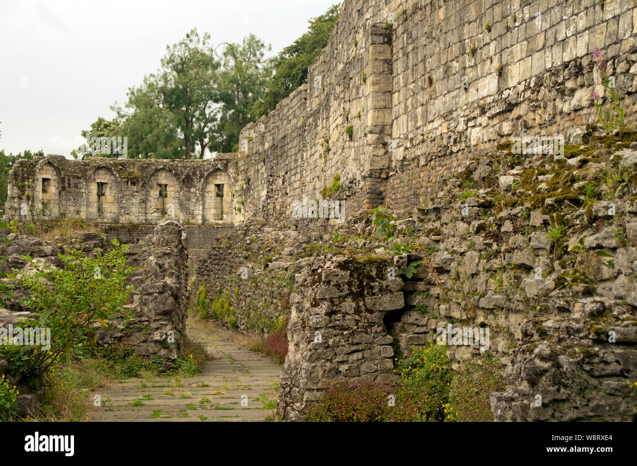 Yorkstone wall hi-res stock photography and images - Alamy