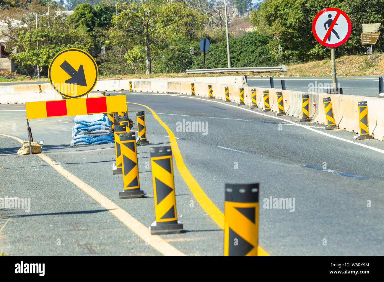 Construction signs hi-res stock photography and images - Alamy