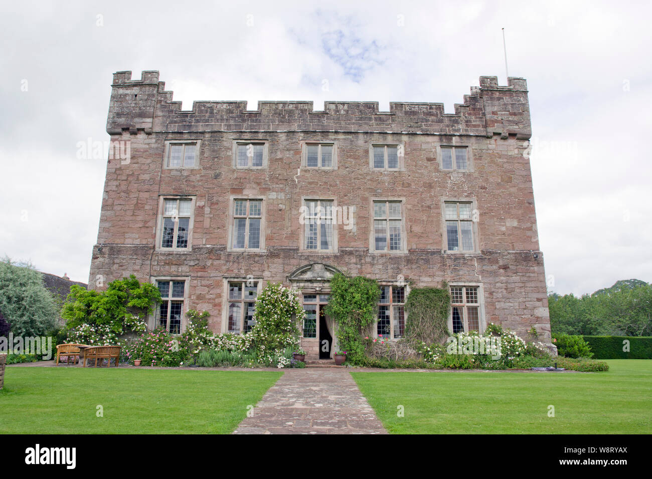 Grade 1 castle hi-res stock photography and images - Alamy