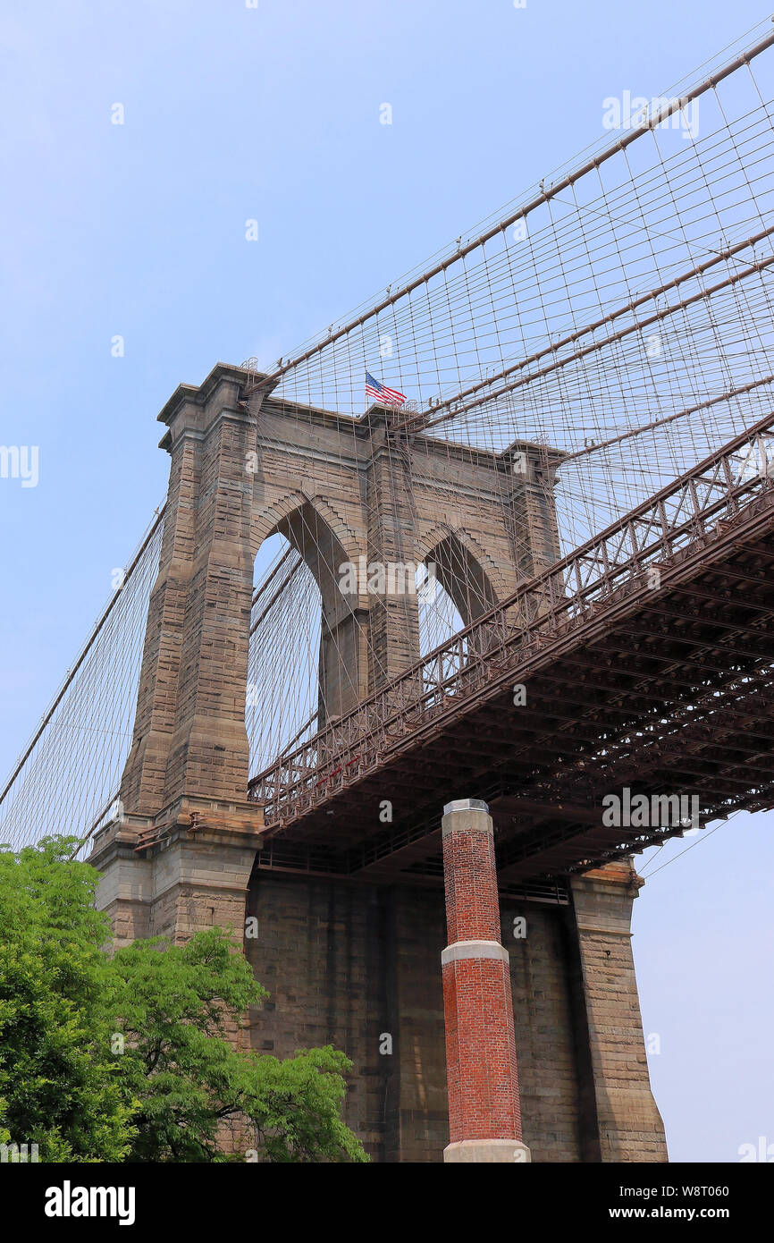 Detail of famous Brooklyn bridge stone architecture arch Stock Photo ...