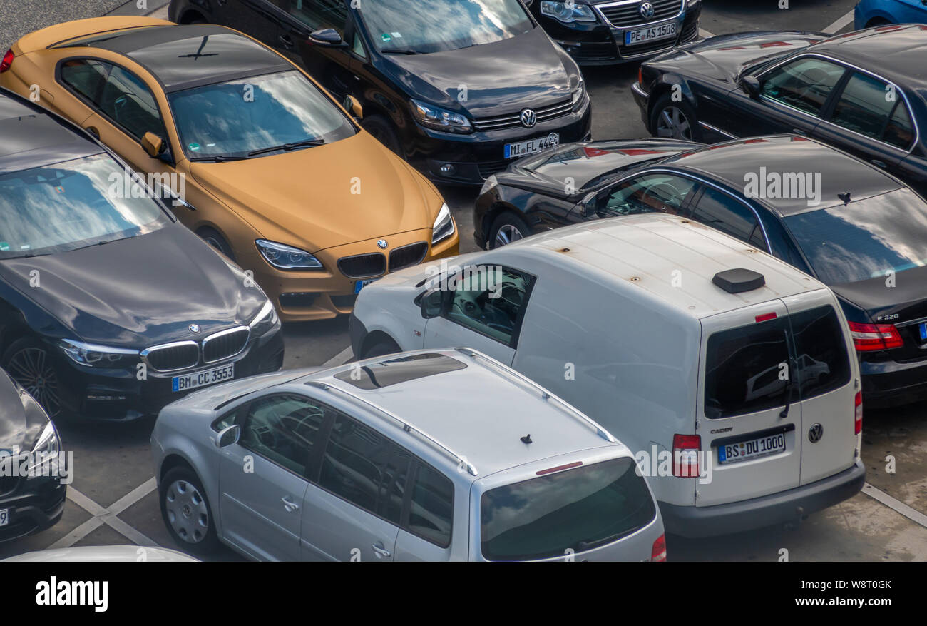 Short term parking hi-res stock photography and images - Alamy