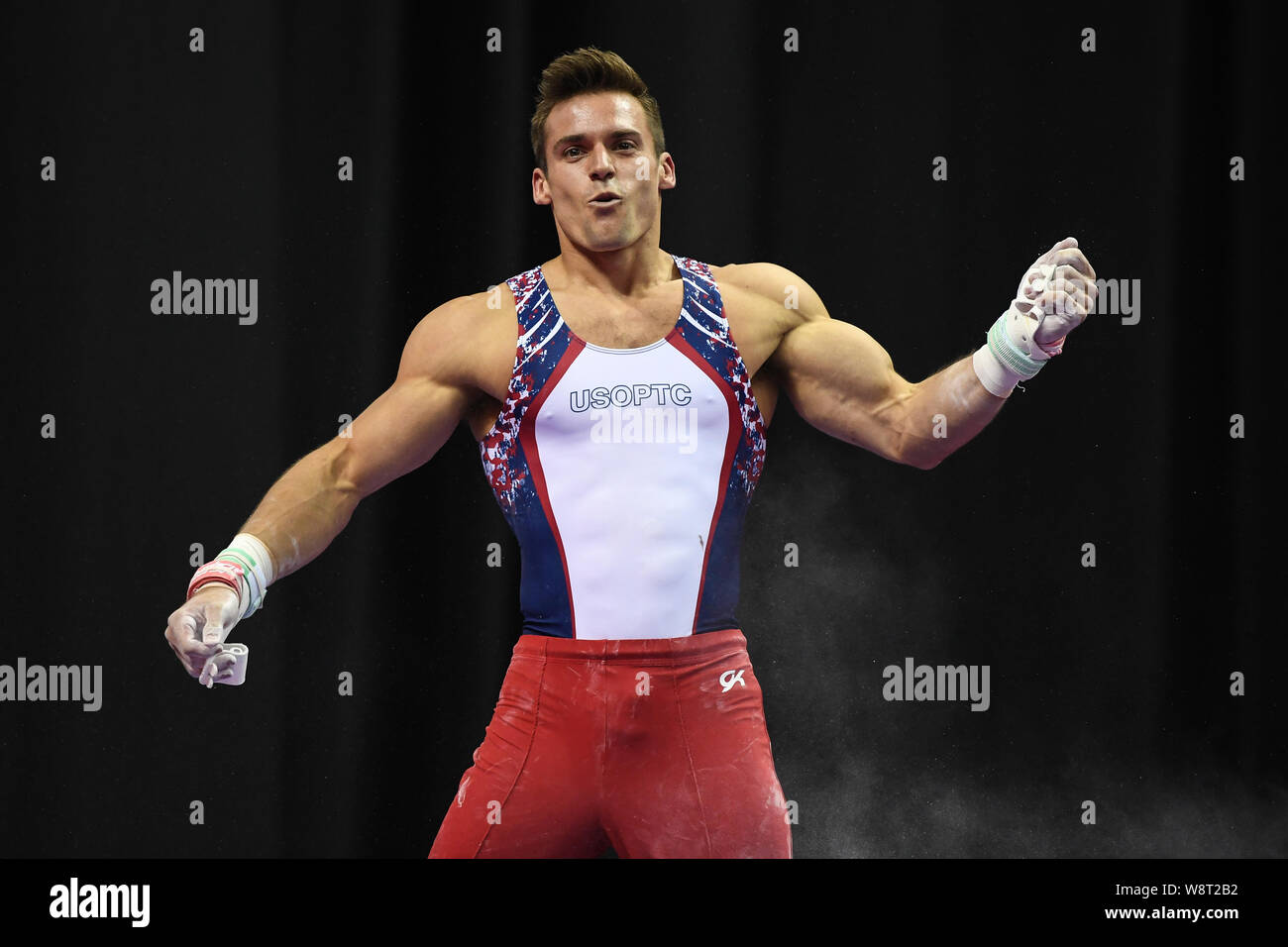 Sam mikulak landing hi-res stock photography and images - Alamy