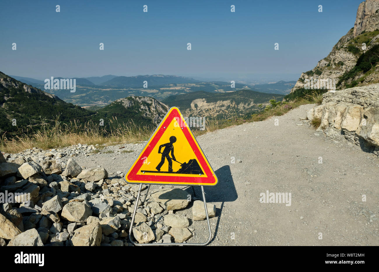 Trail warning sign hi-res stock photography and images - Alamy