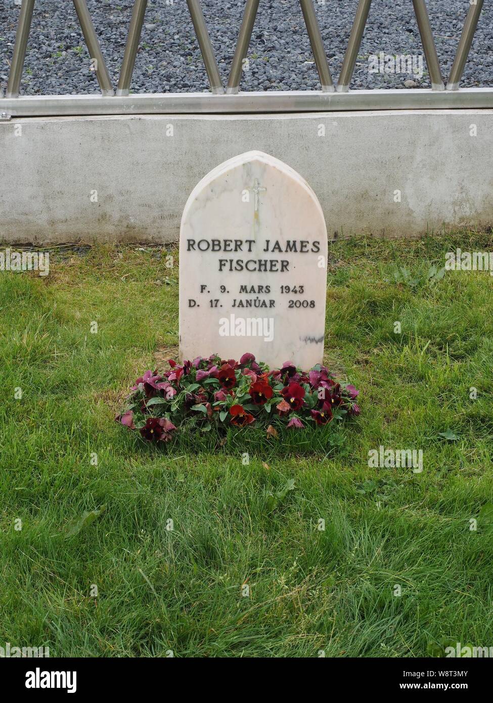 Tomb and gravestone of chess world champion bobby fisherman hi-res ...
