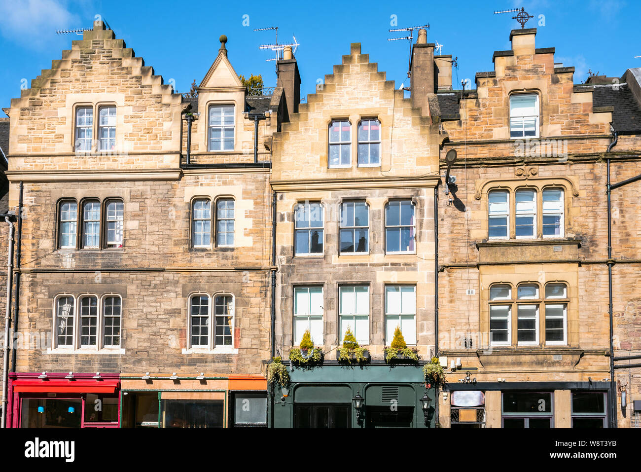 Row shops exterior hi-res stock photography and images - Alamy