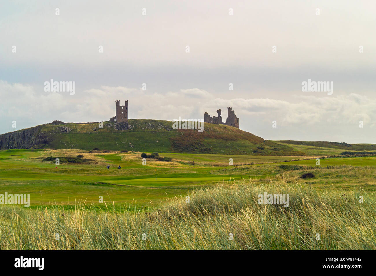 Dunstanburgh castle golf course hi-res stock photography and images - Alamy