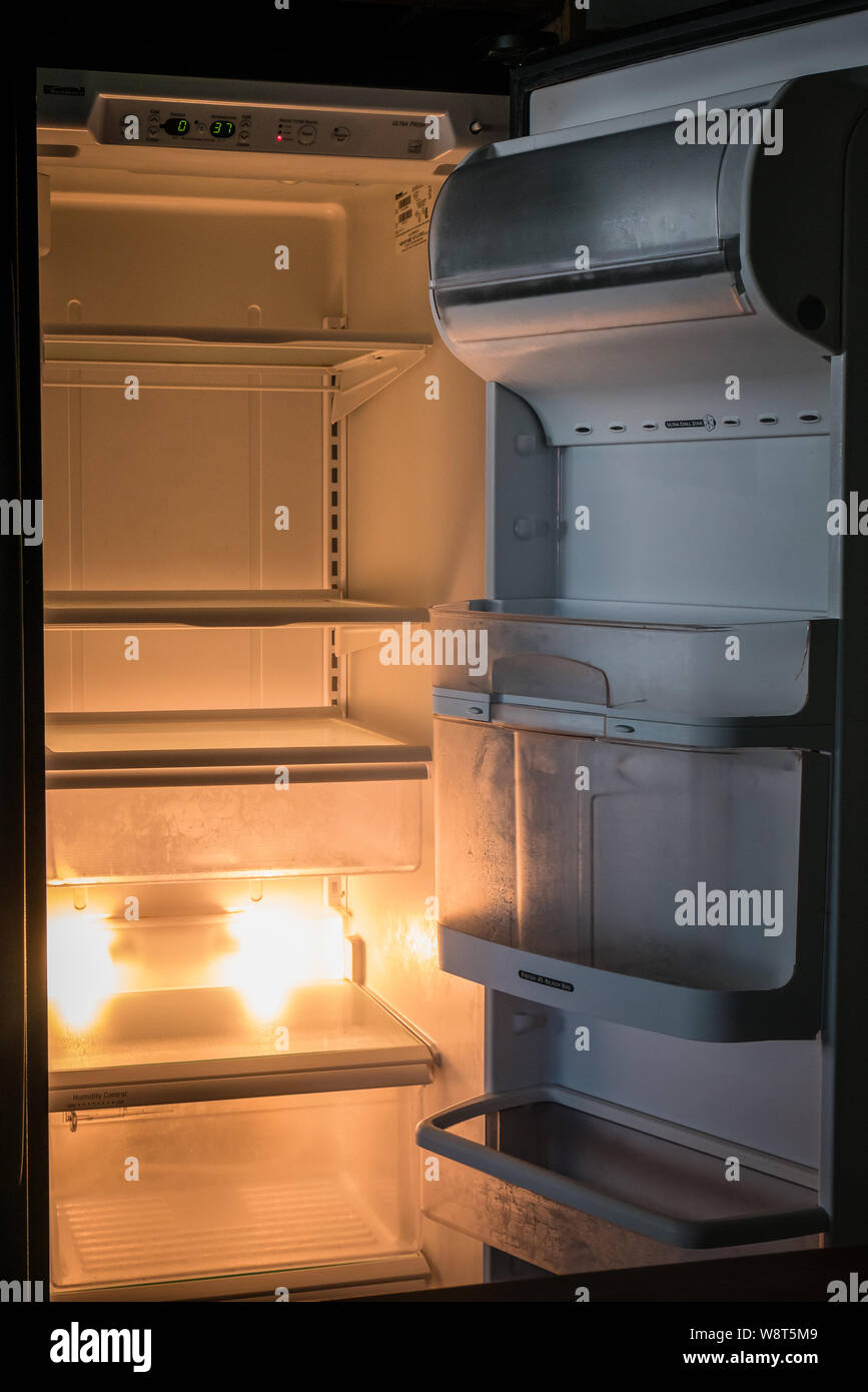 Empty refrigerator hi-res stock photography and images - Alamy