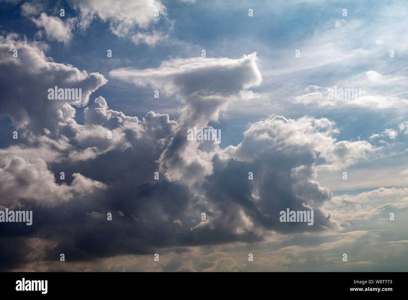 Cloud formations against sunny hi-res stock photography and images - Alamy