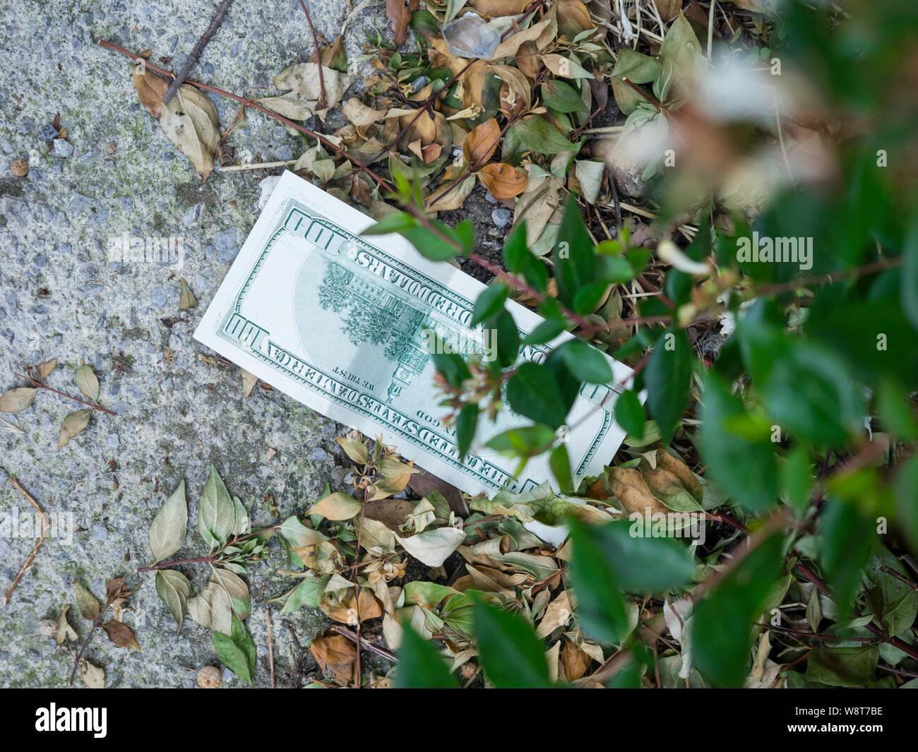 Pay less images hi-res stock photography and images - Alamy