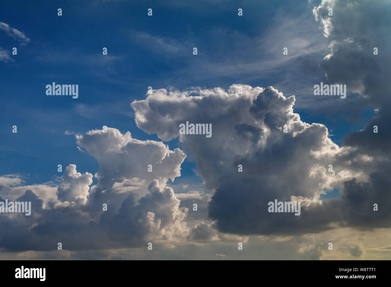 Cloud formations against sunny hi-res stock photography and images - Alamy