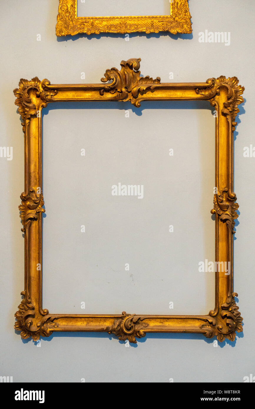 empty frames on wall Stock Photo - Alamy