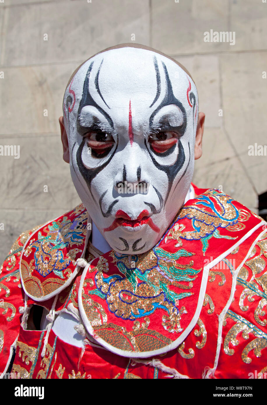Edinburgh Fringe festival, actor with painted face, Edinburgh, Scotland ...