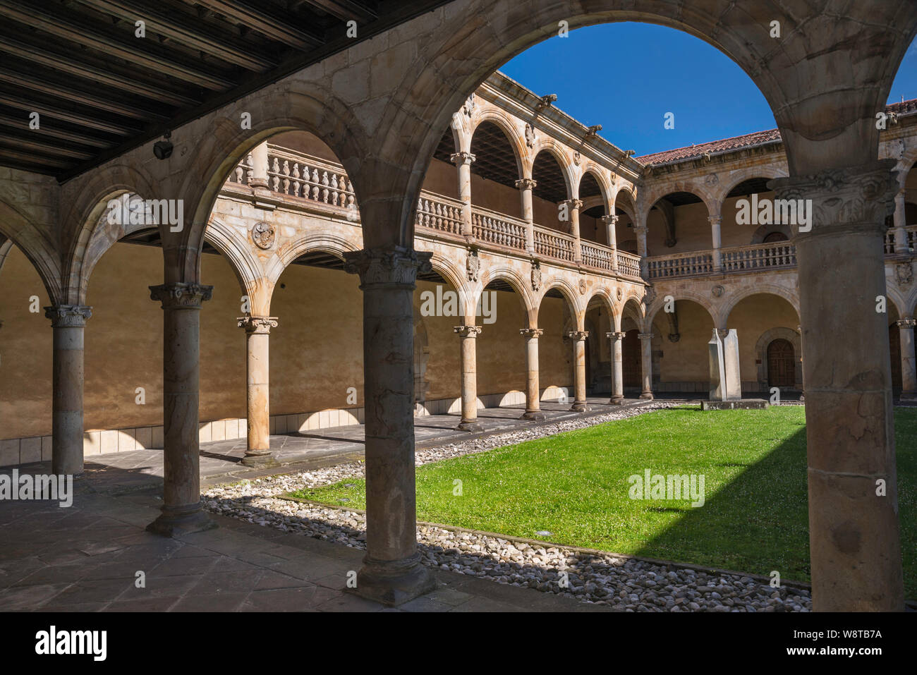 Patio at Universidad Sancti Spiritus (University of the Holy Spirit ...