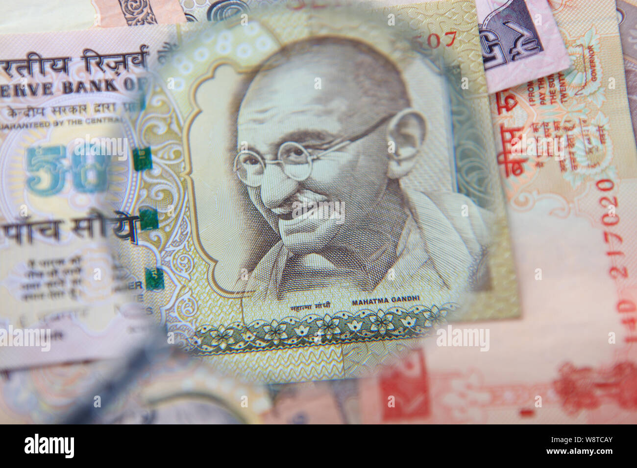 Five hundred rupee note looks through a magnifying glass Stock Photo ...