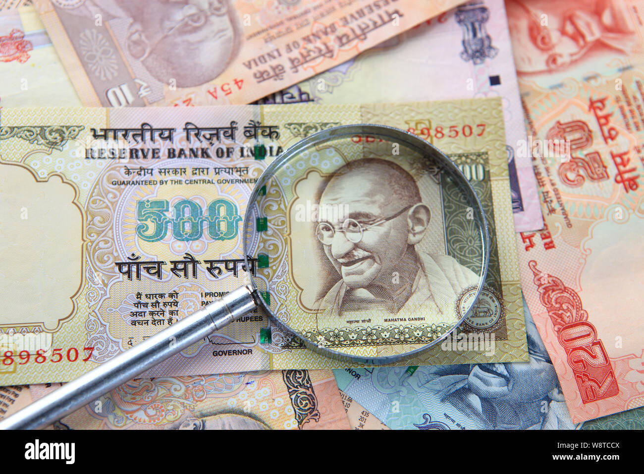 Five hundred rupee note looks through a magnifying glass Stock Photo ...