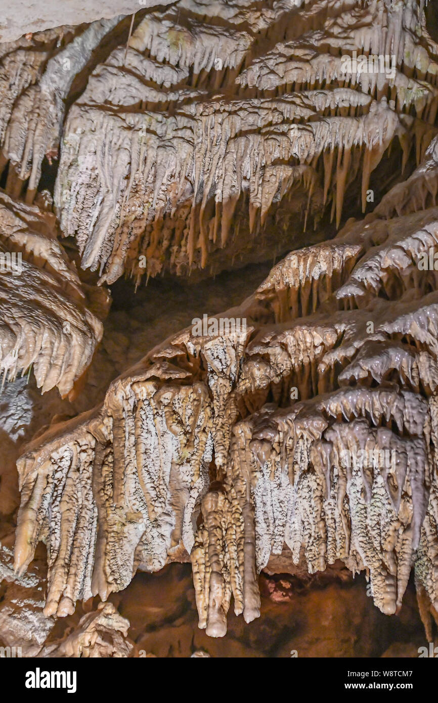 Crystal Cave Bermuda - tourist attraction in Hamilton Bermuda - crystal ...