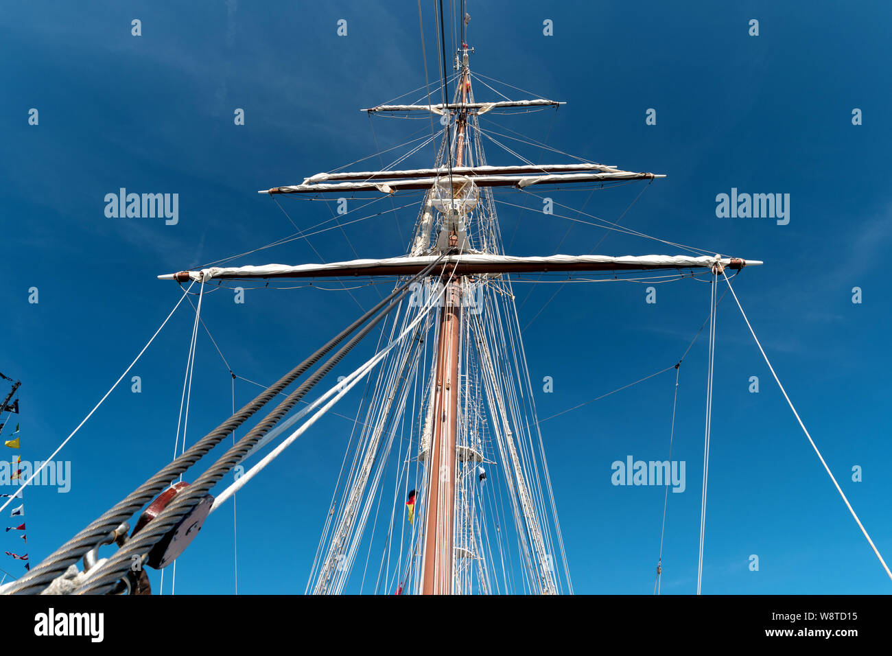 Traditional sailer hi-res stock photography and images - Alamy