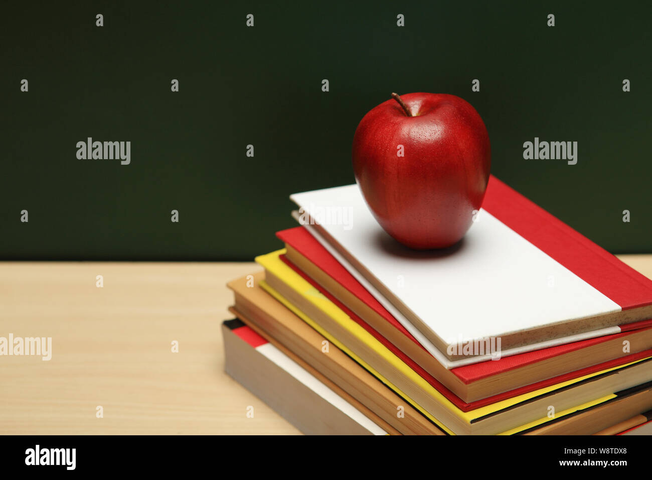 Apple on top stacked books hi-res stock photography and images - Alamy