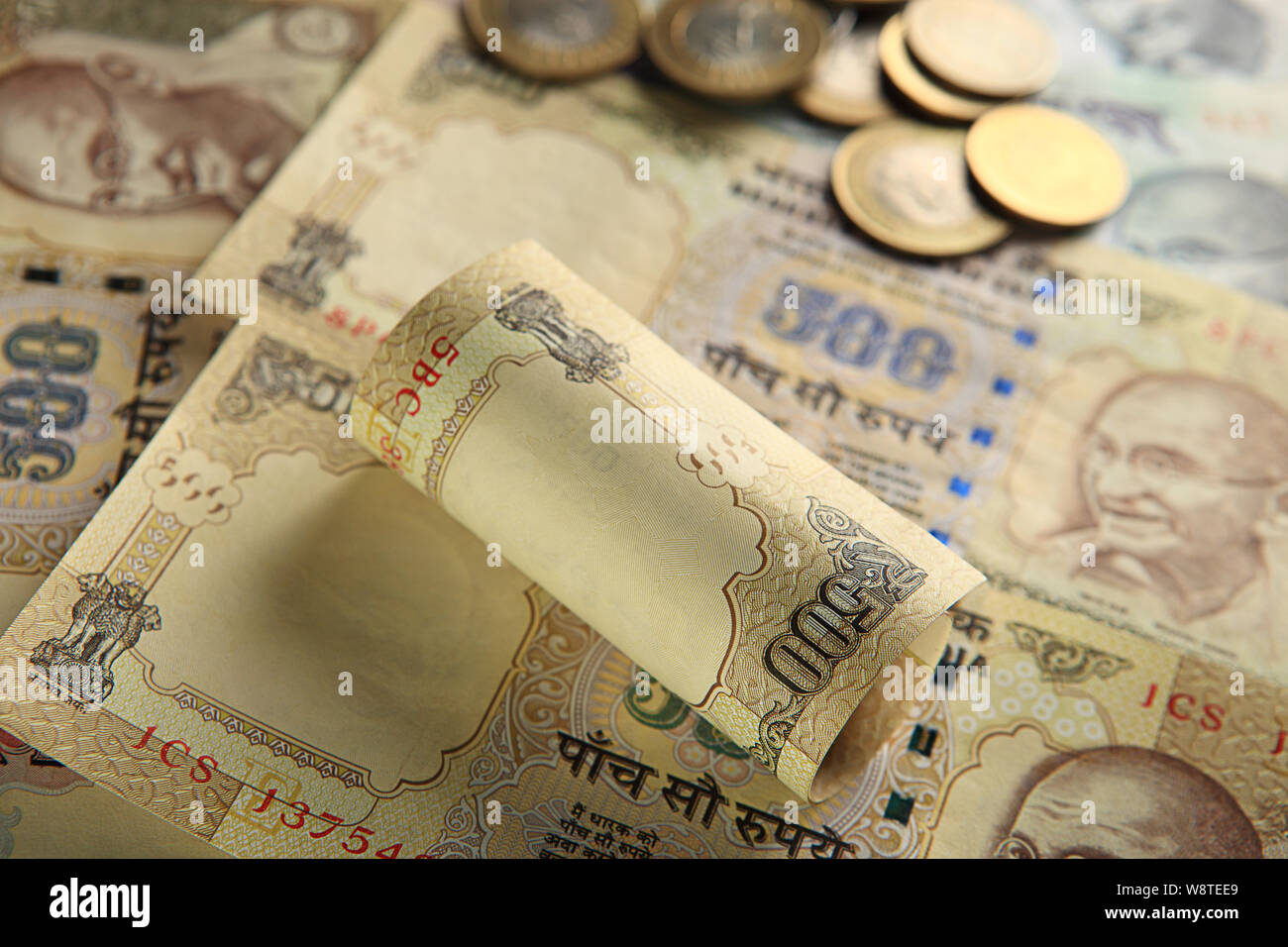 1000 rupees roll hi-res stock photography and images - Alamy
