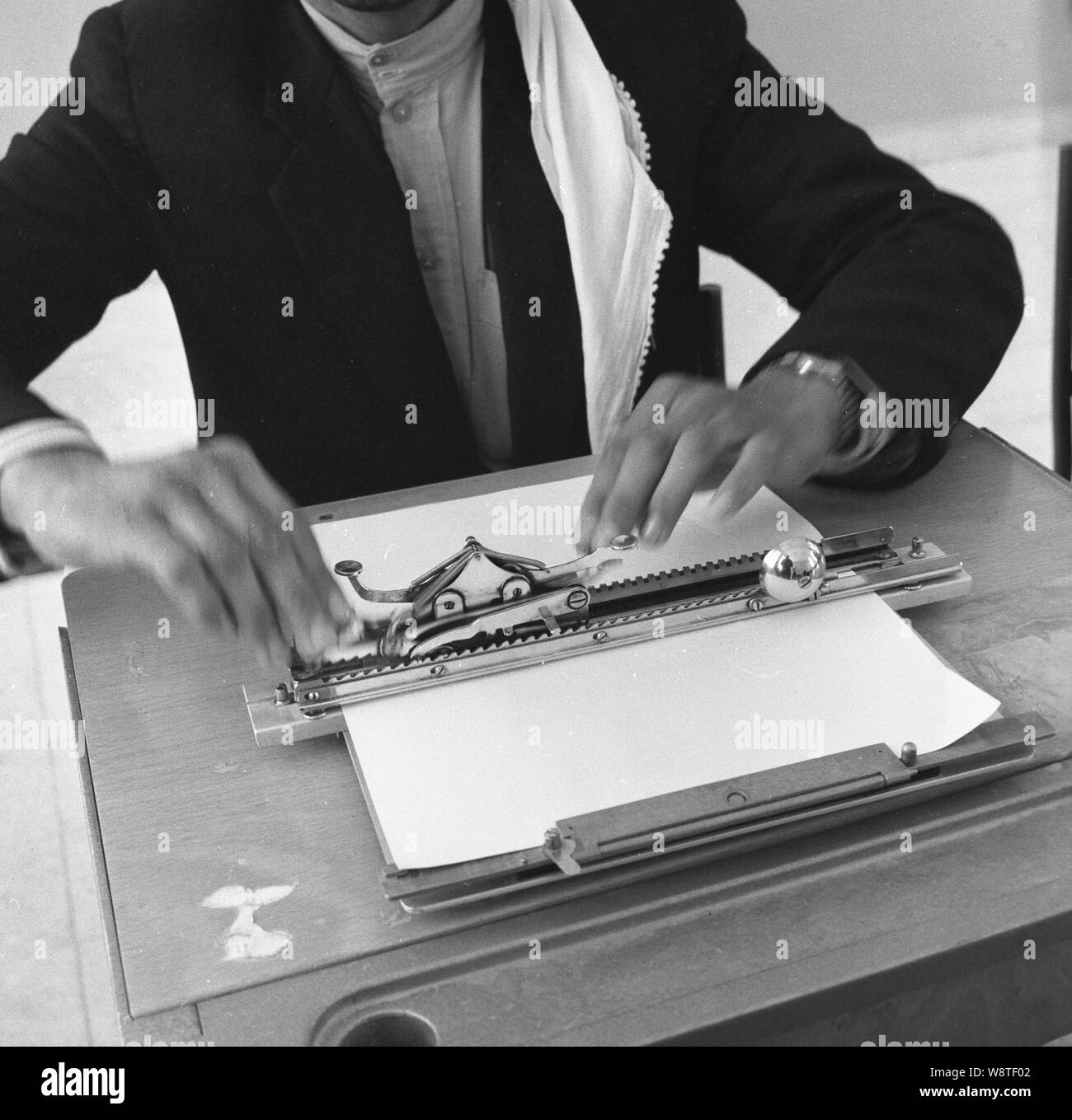 Who is visually impaired hi-res stock photography and images - Alamy