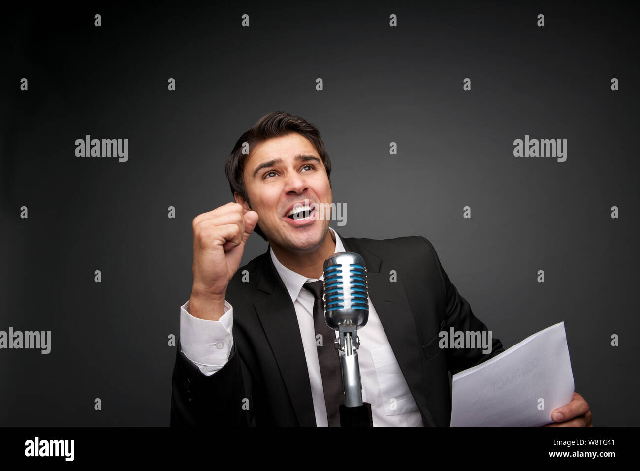 Broadcast announcer hi-res stock photography and images - Alamy