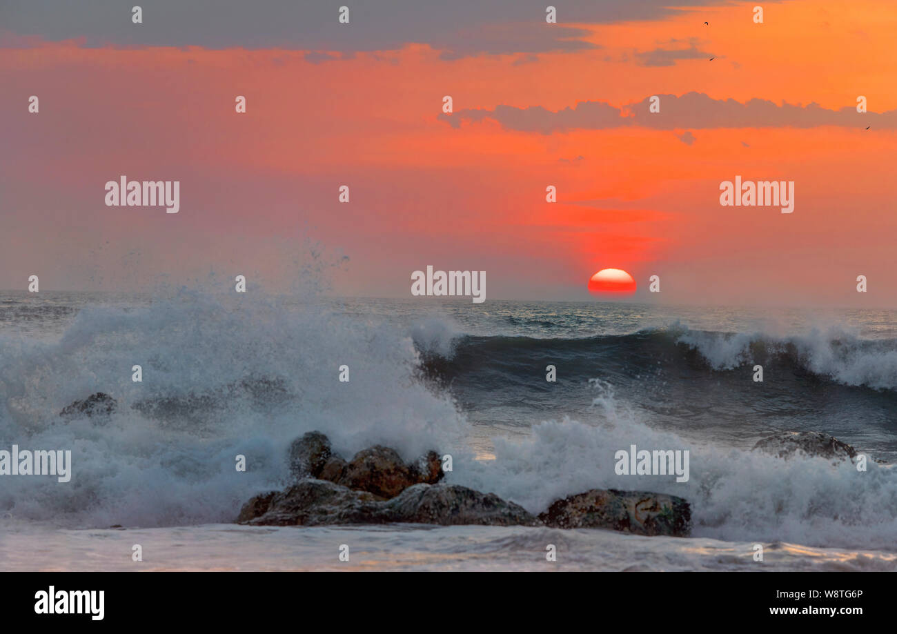 Portugal beach atlantic ocean sunset hi-res stock photography and ...