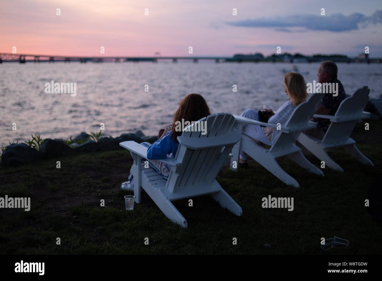 Luxury beach couple shot hi-res stock photography and images - Alamy