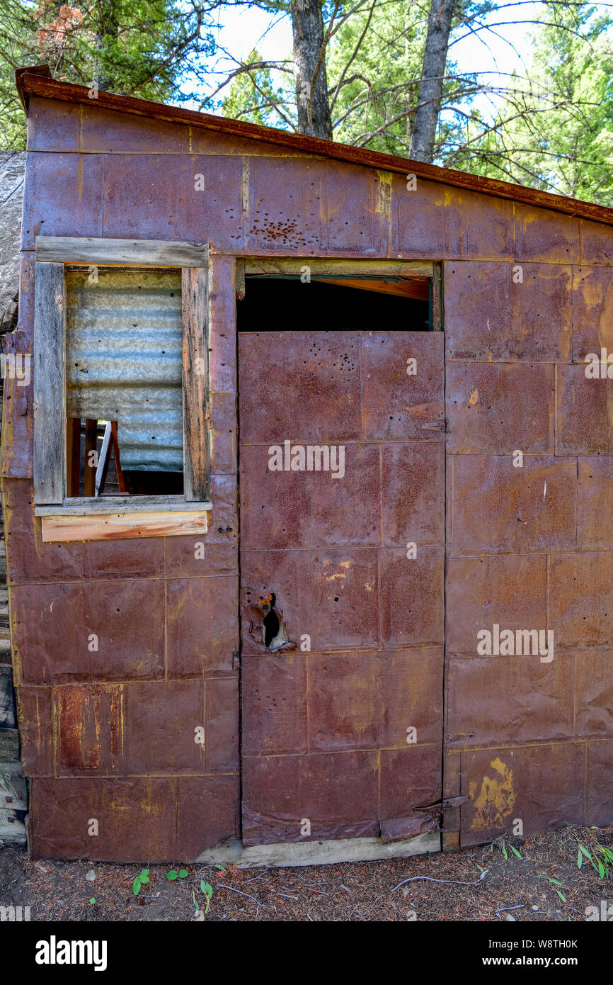 Old rusted dilapidated shed with door and window Stock Photo - Alamy