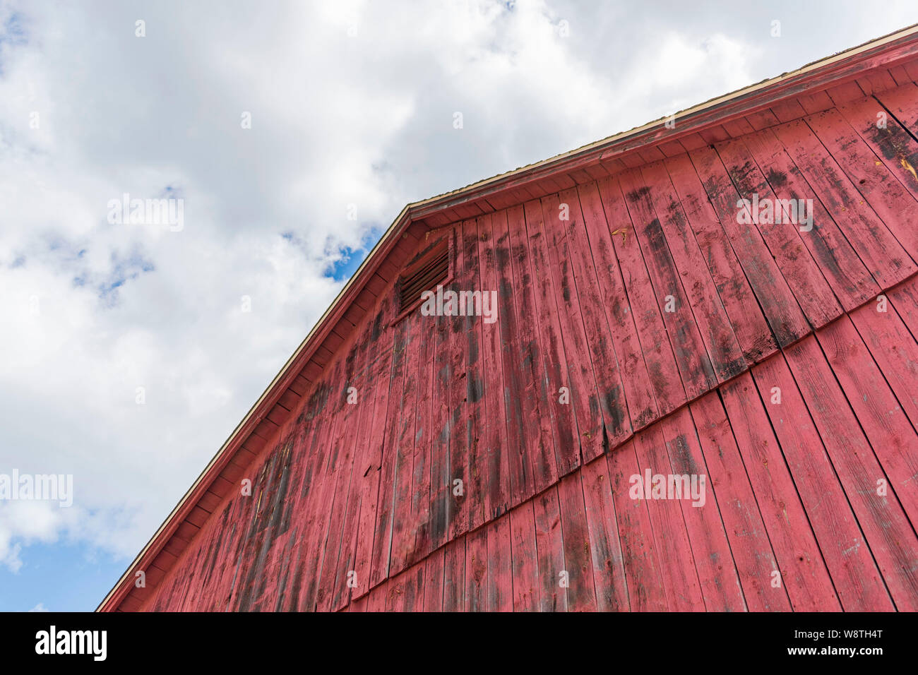 Angled roof line hi-res stock photography and images - Alamy