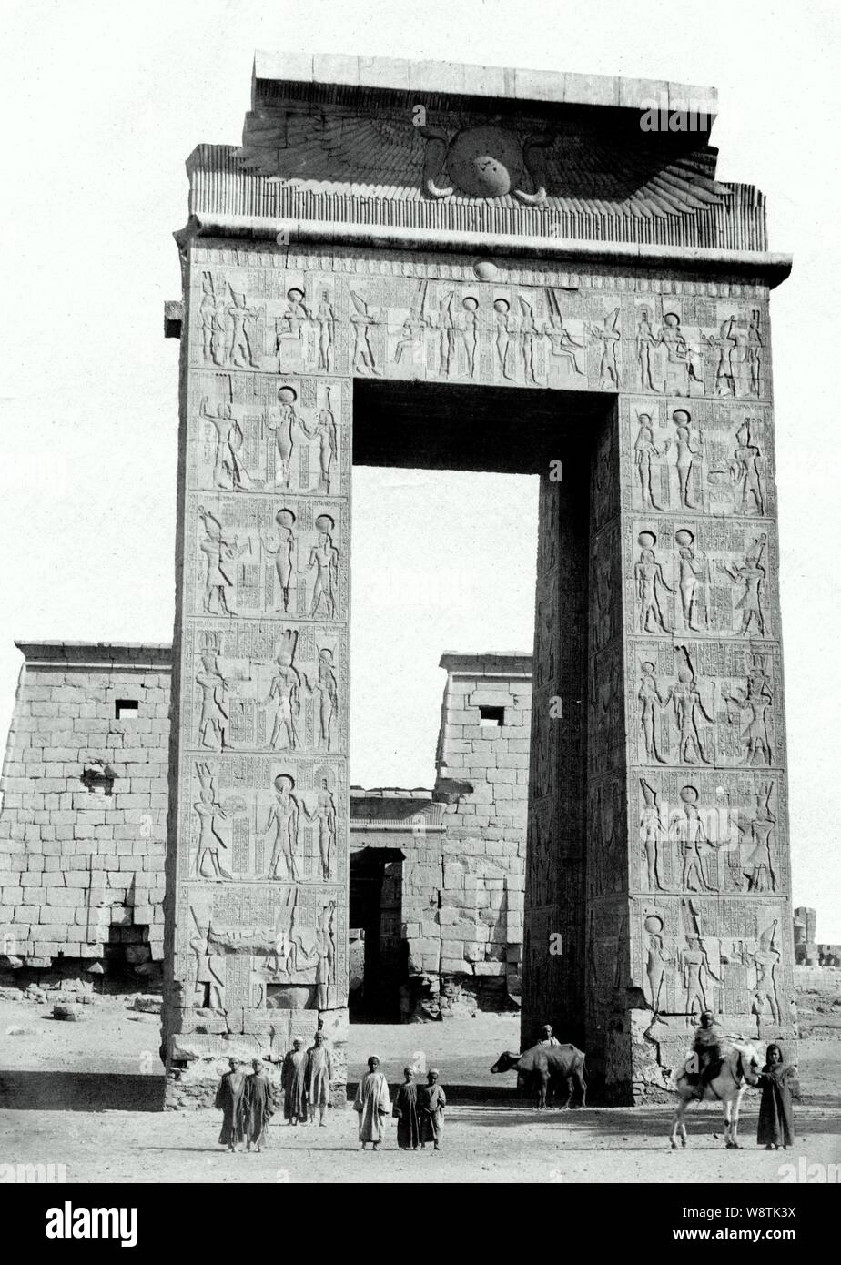 Ancient Egyptian Ruins, hieroglyphs and statues Stock Photo - Alamy