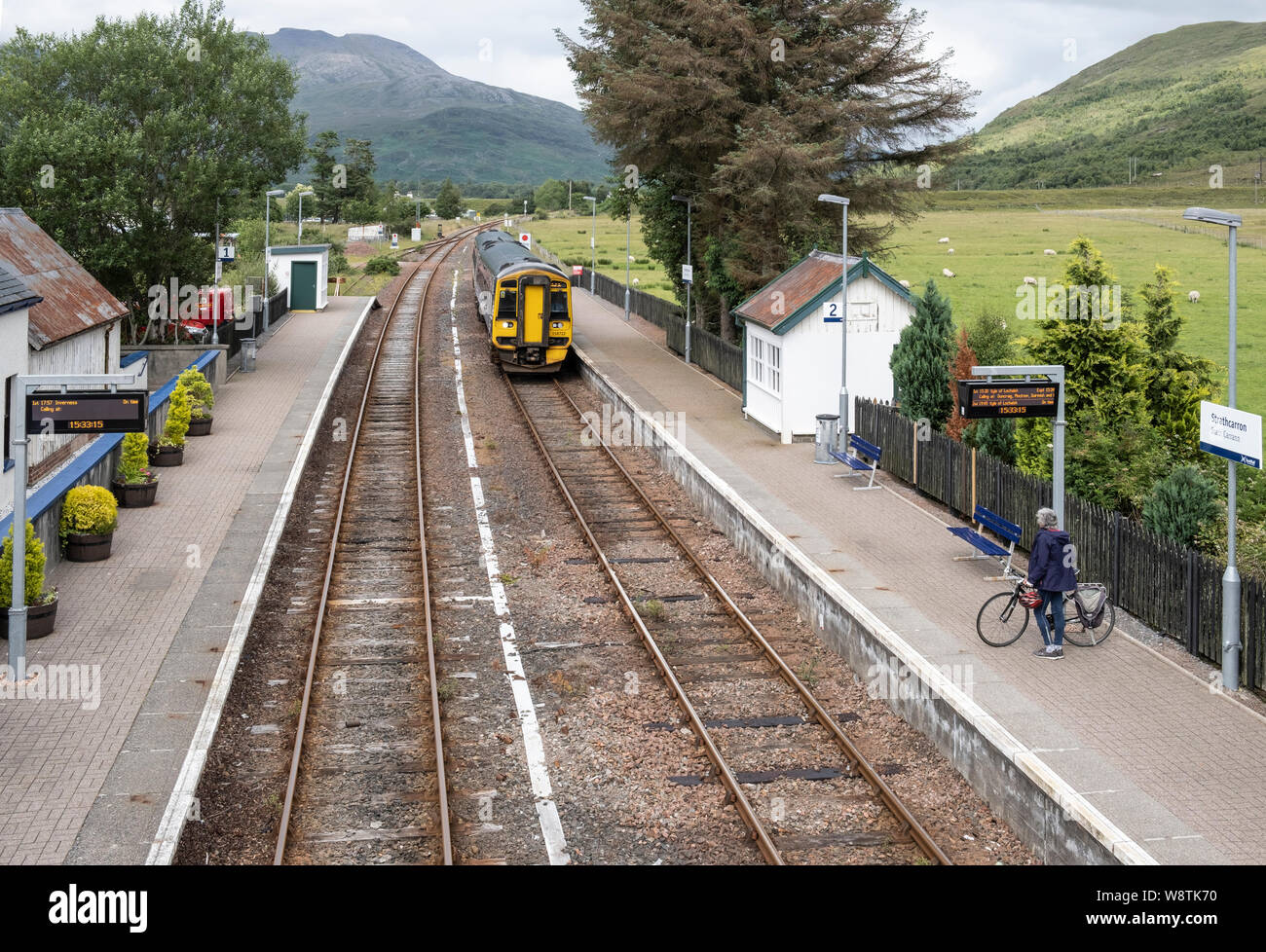 Strathcarron station hi-res stock photography and images - Alamy