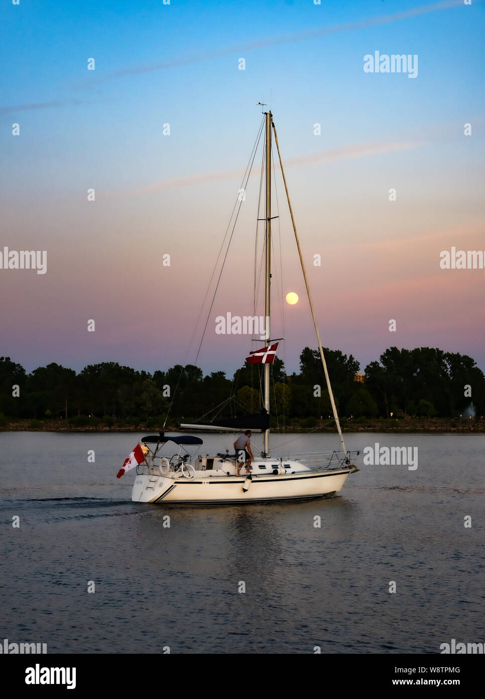 Moon river boat hi-res stock photography and images - Alamy