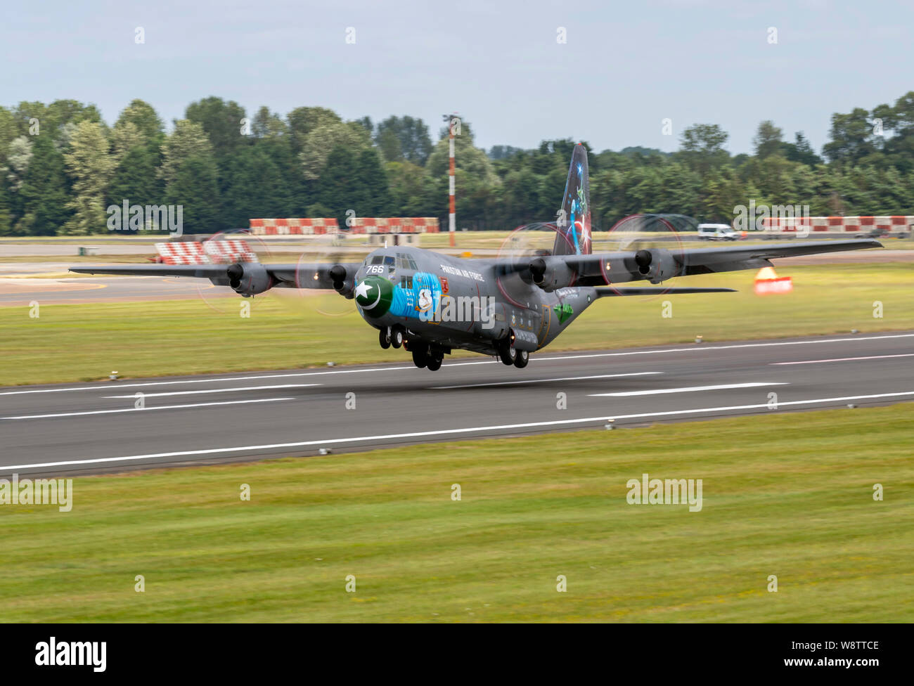 Pakistan air force c130 hercules hi-res stock photography and images ...