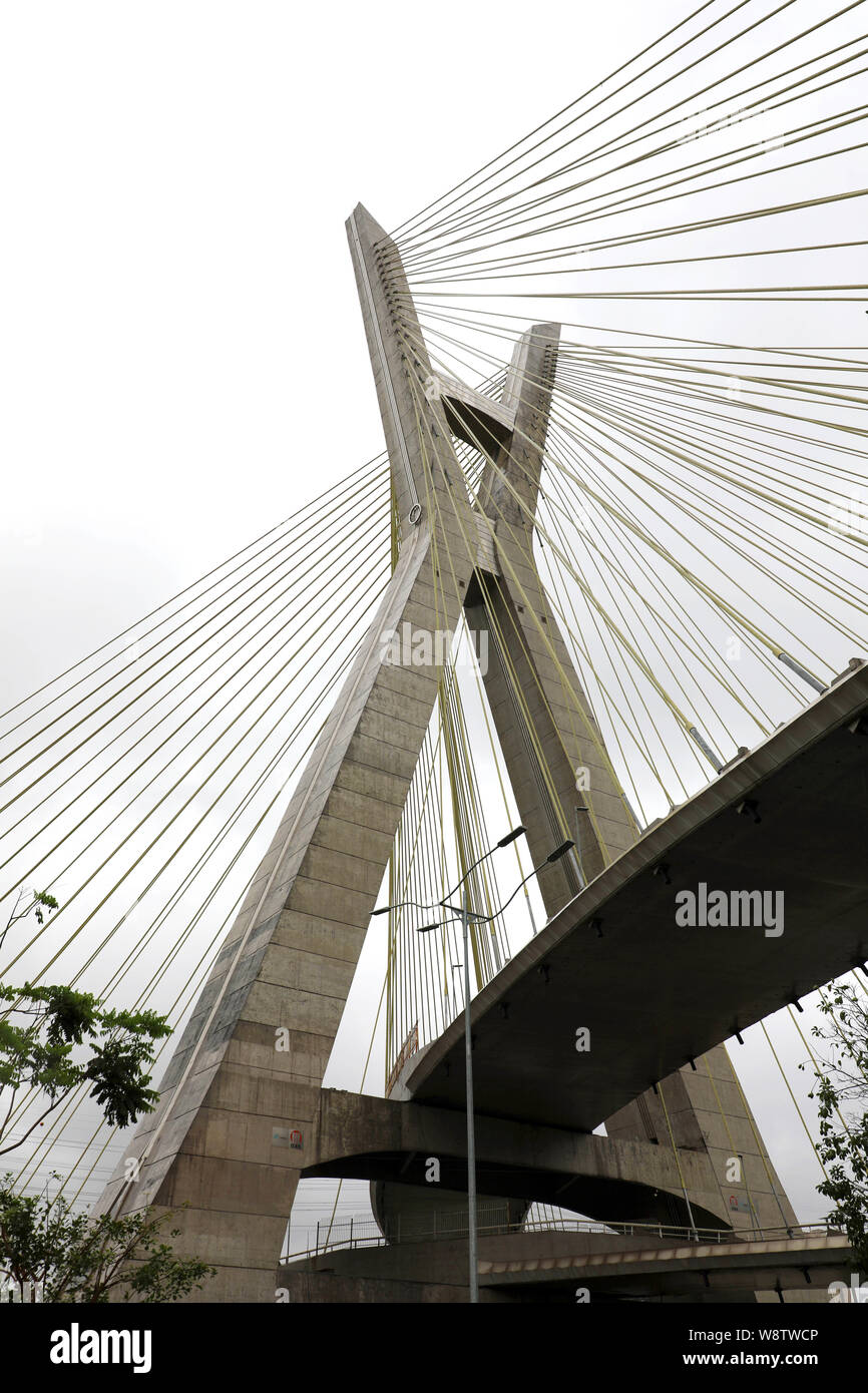 Sao Paulo city landmark Estaiada Bridge, Brazil Stock Photo - Alamy